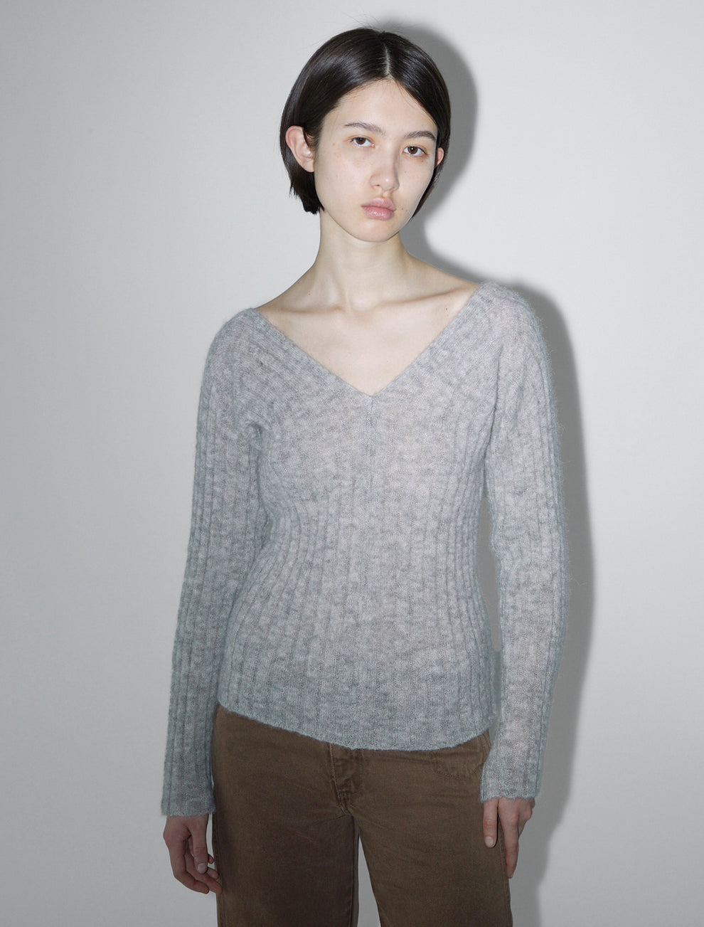 VITA-Grey V-neck sweater without armhole seams – paloma wool